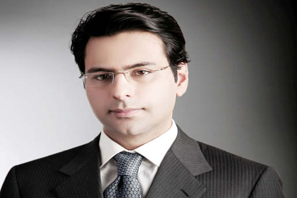 وفاقی وزیر آبی وسائل مونس الہی اچانک برطانیہ روانہ ہو گئے - Daily Sub News